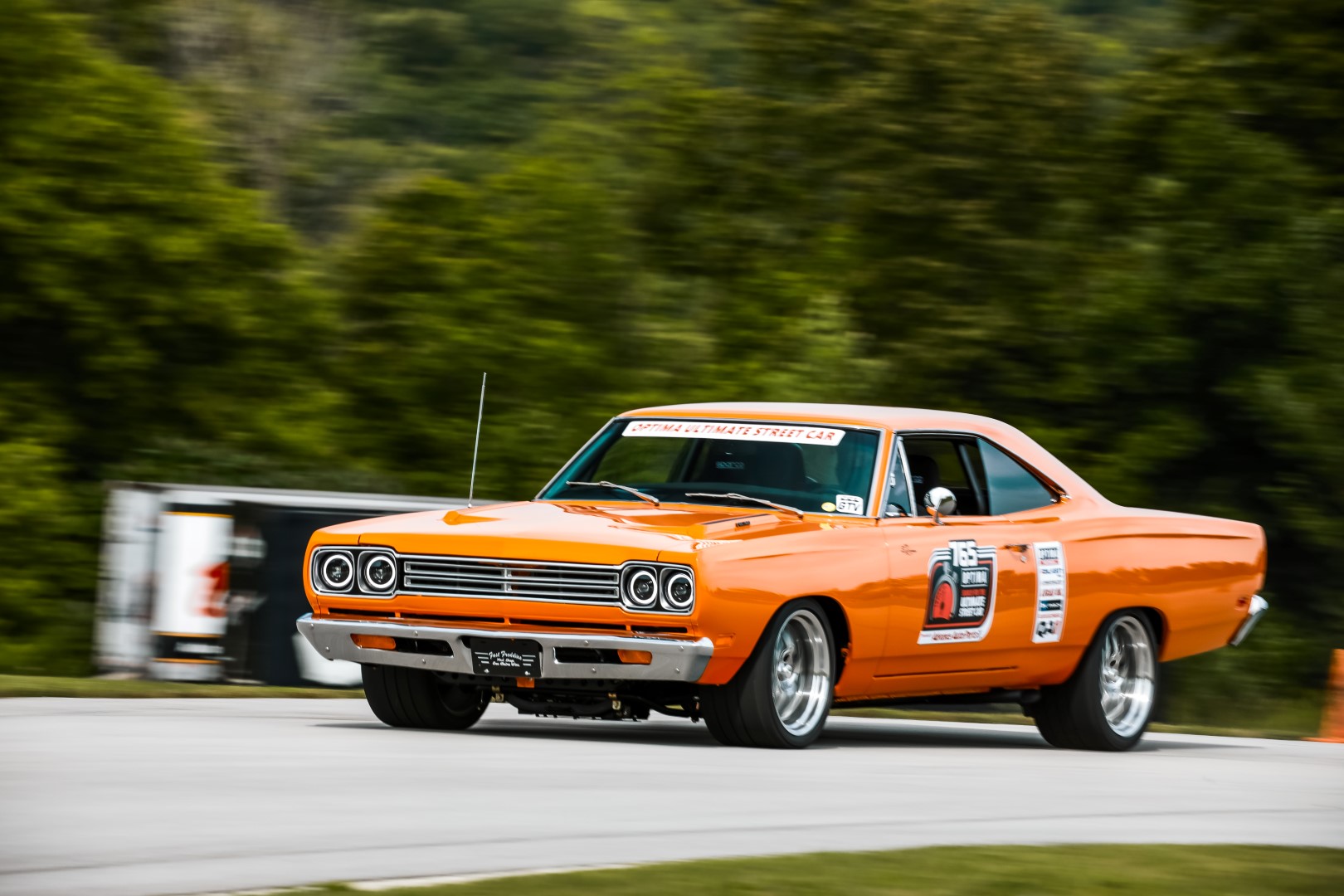 HELLRUNNER 1969 Roadrunner | Fast Freddies Rod Shop